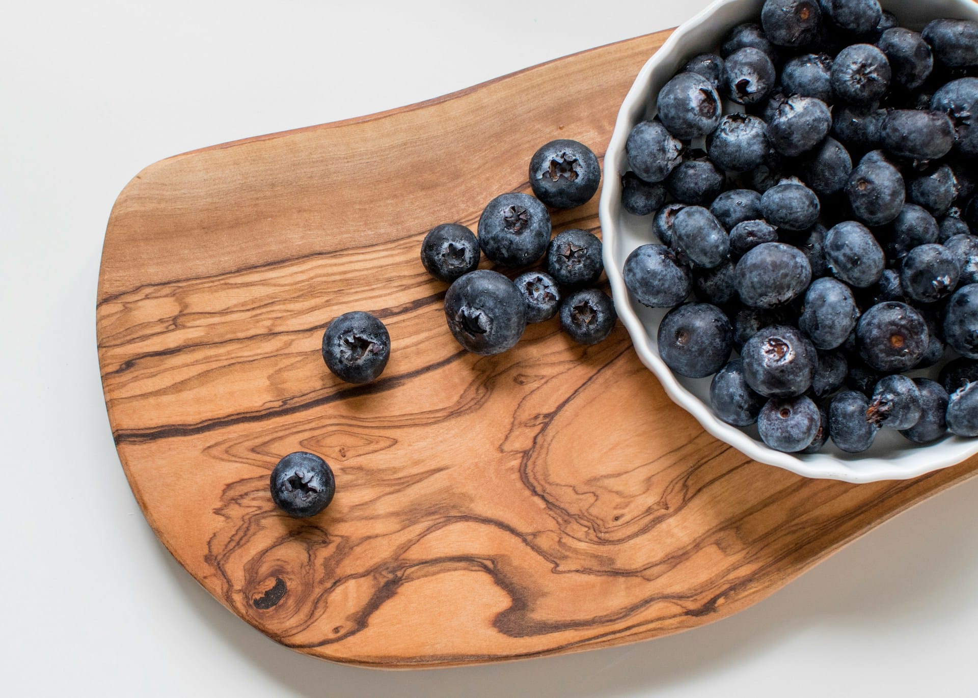 7 High-Fiber Foods That Promote Digestive Health in Dogs - iHeartDogs.com