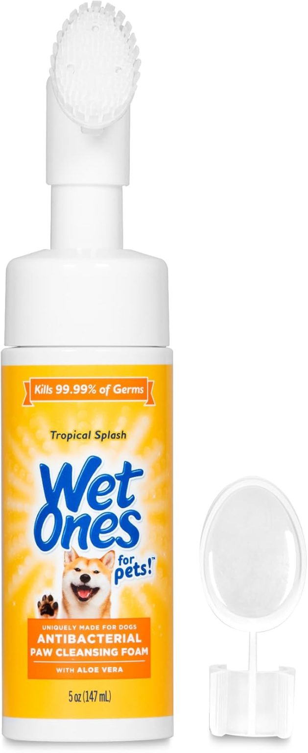 13 Best Dog Paw Cleaners for Mess-Free Feet - iHeartDogs.com